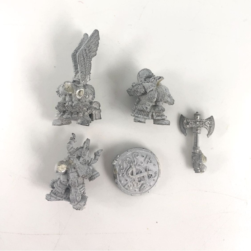 King Alrik & shield bearers